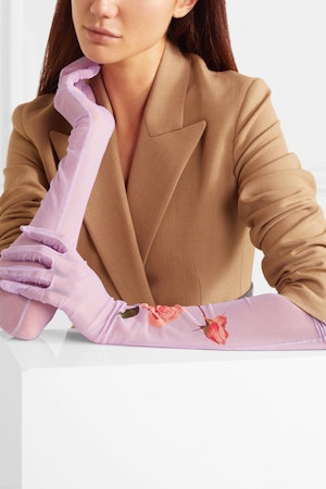 Under a suit and coat: how to wear leather gloves this fall and where ...