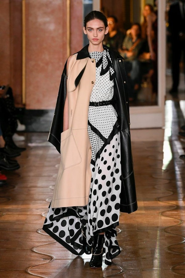 Timeless: Outfits of the main characters from the series "Friends ...