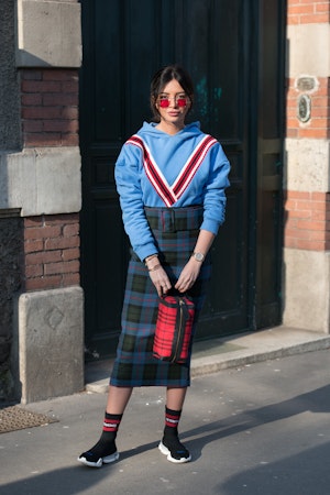 Street Style: What to wear with hoodie and sweatshirt this Spring