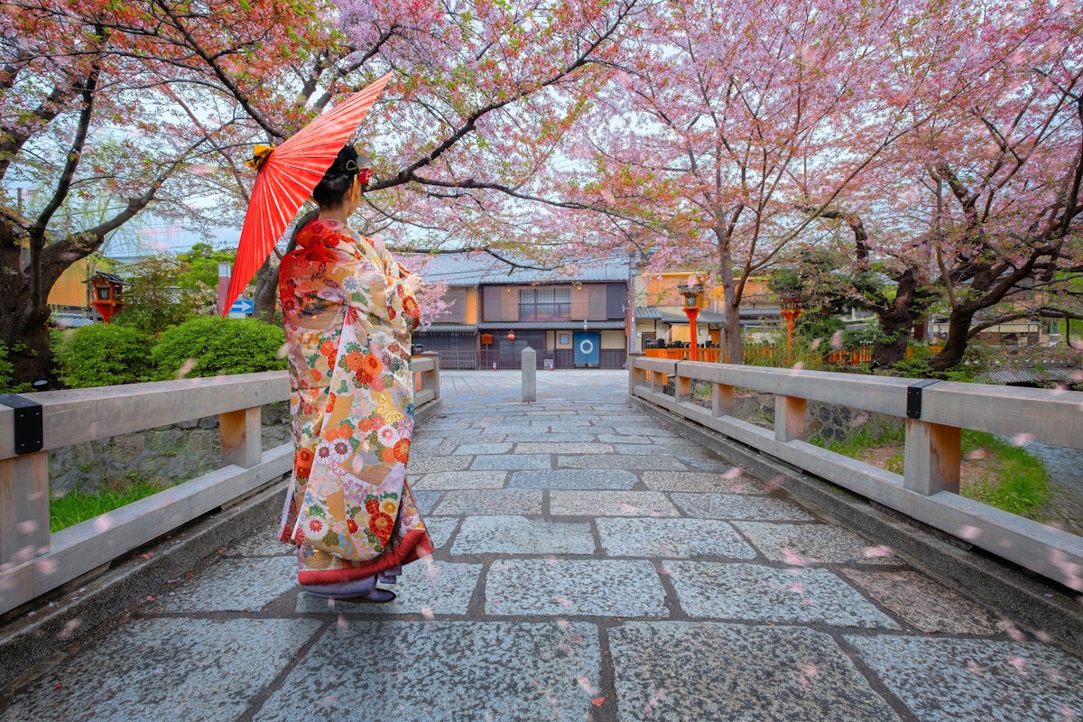 Explore Gion and discover the arts of Geisha - Trip To Japan - Trip To ...