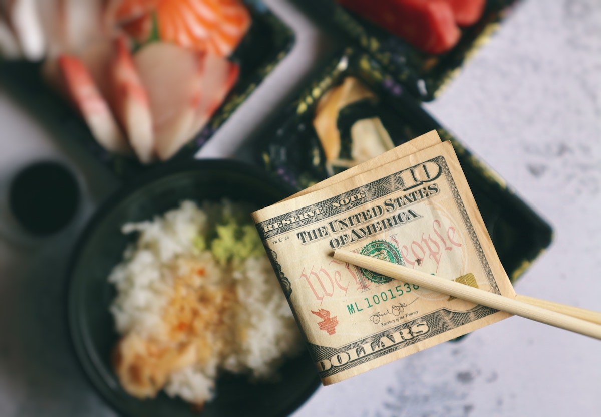 Tipping in Japan: A Traveler's Guide to Etiquette & Customs - Trip To Japan