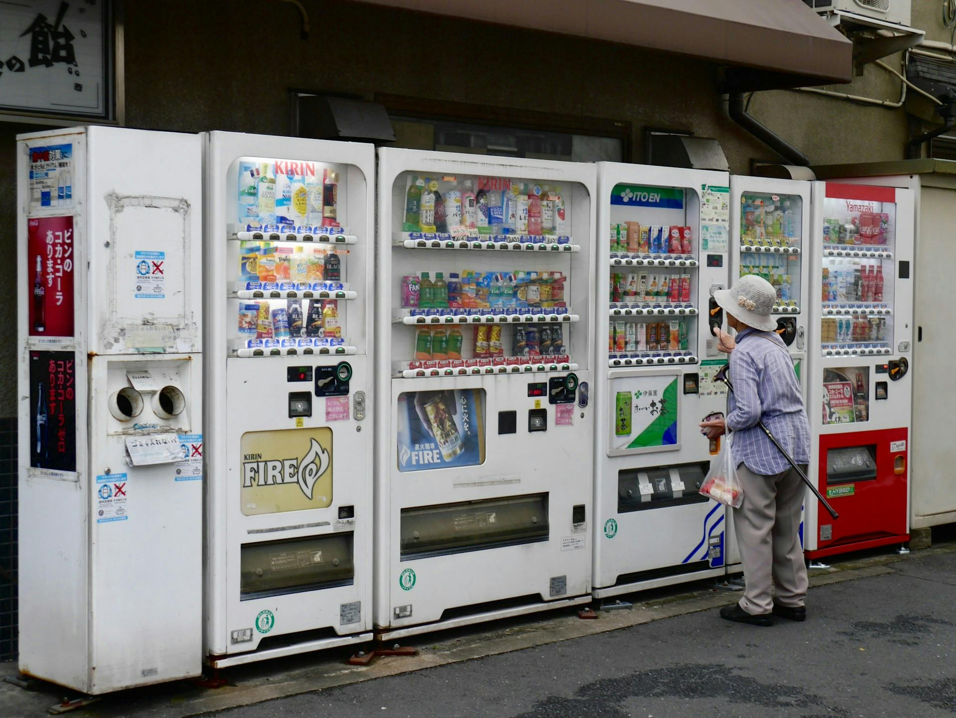 How to Use a Japanese Vending Machine - Trip To Japan