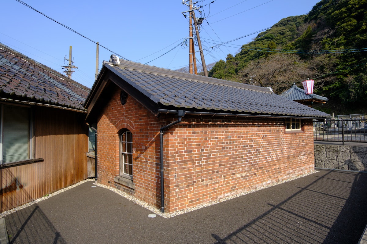 Former Tsuruga Port Station Lamp Hut - Trip To Japan - Trip To Japan