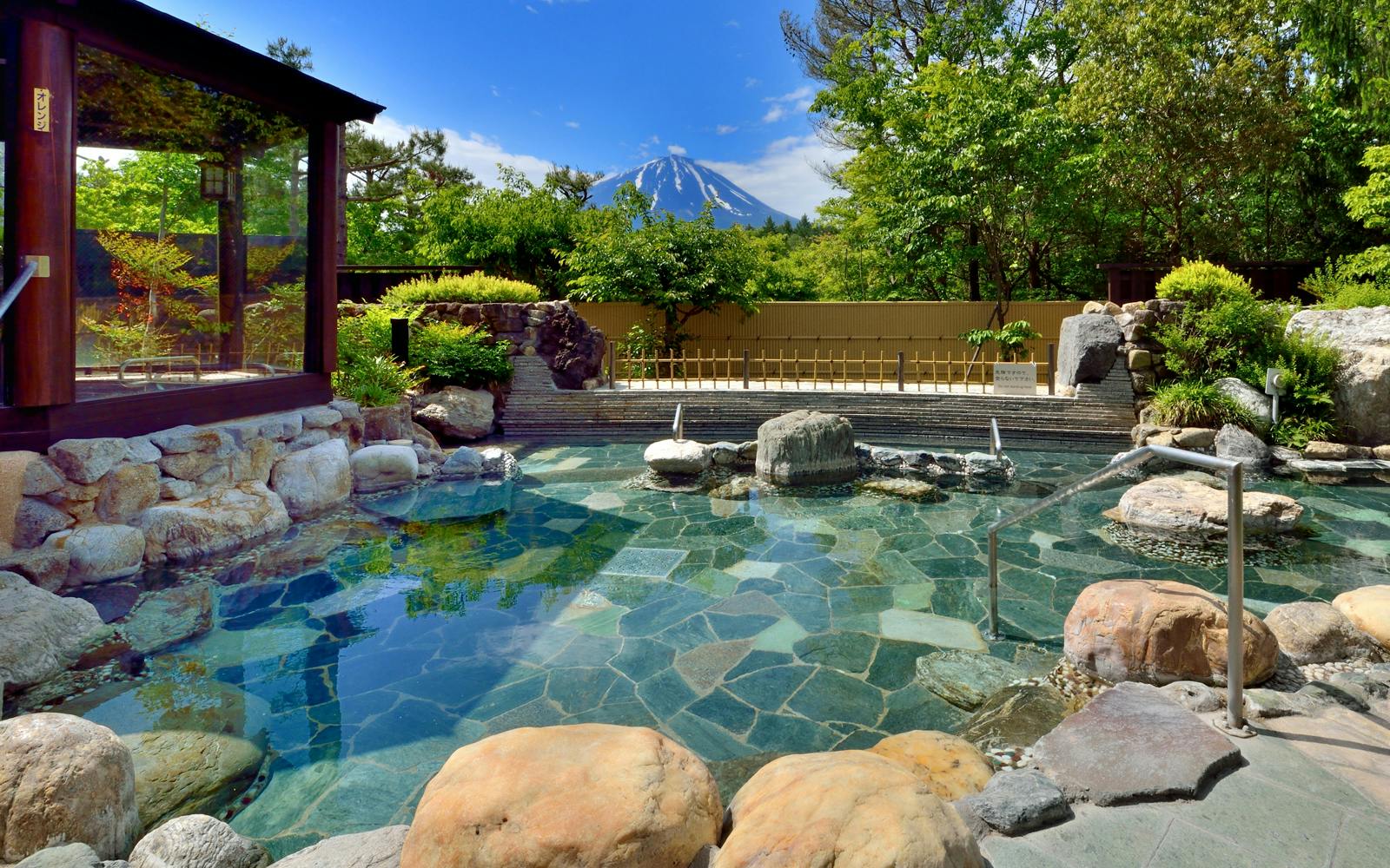 Fuji Yurari Hot Spring in Yamanashi: Baths, Access & Tips - Trip To Japan