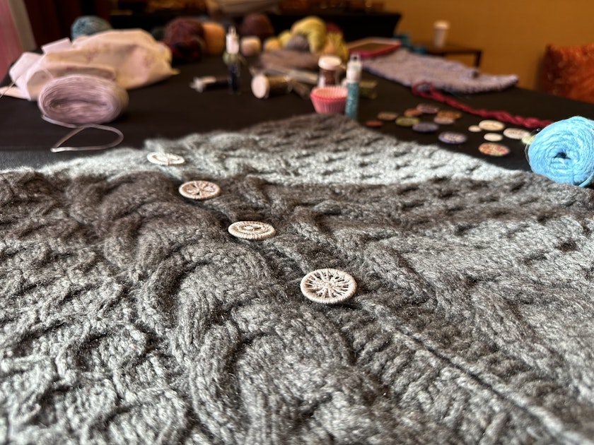 How to Make a Dorset Button Video + Bonus Pattern | Farm & Fiber Knits ...