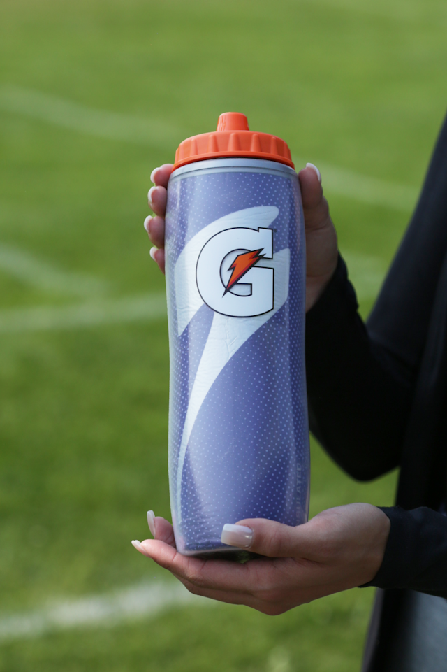 Purple Insulated Squeeze Water Bottle (30 oz) | Gatorade Official Site