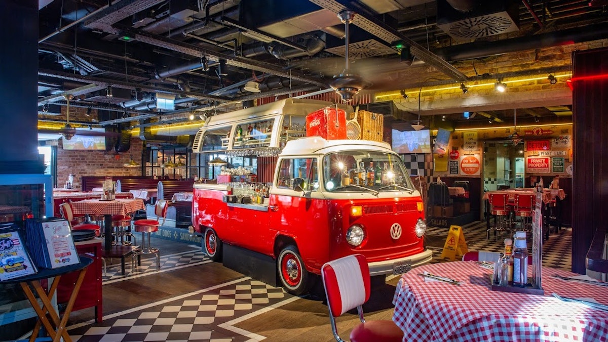 Electric sit/stand desk | Troostwijk Auctions