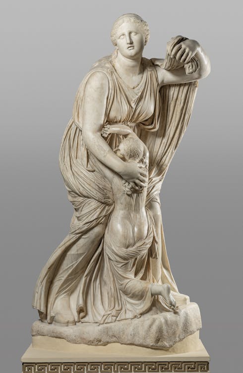 Niobe with her younger daughter | Uffizi Galleries
