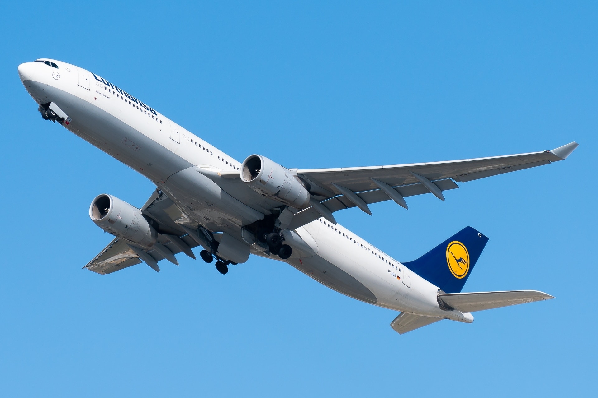 Airbus A330-300 vs Airbus A340-300 Comparison | WebFlite