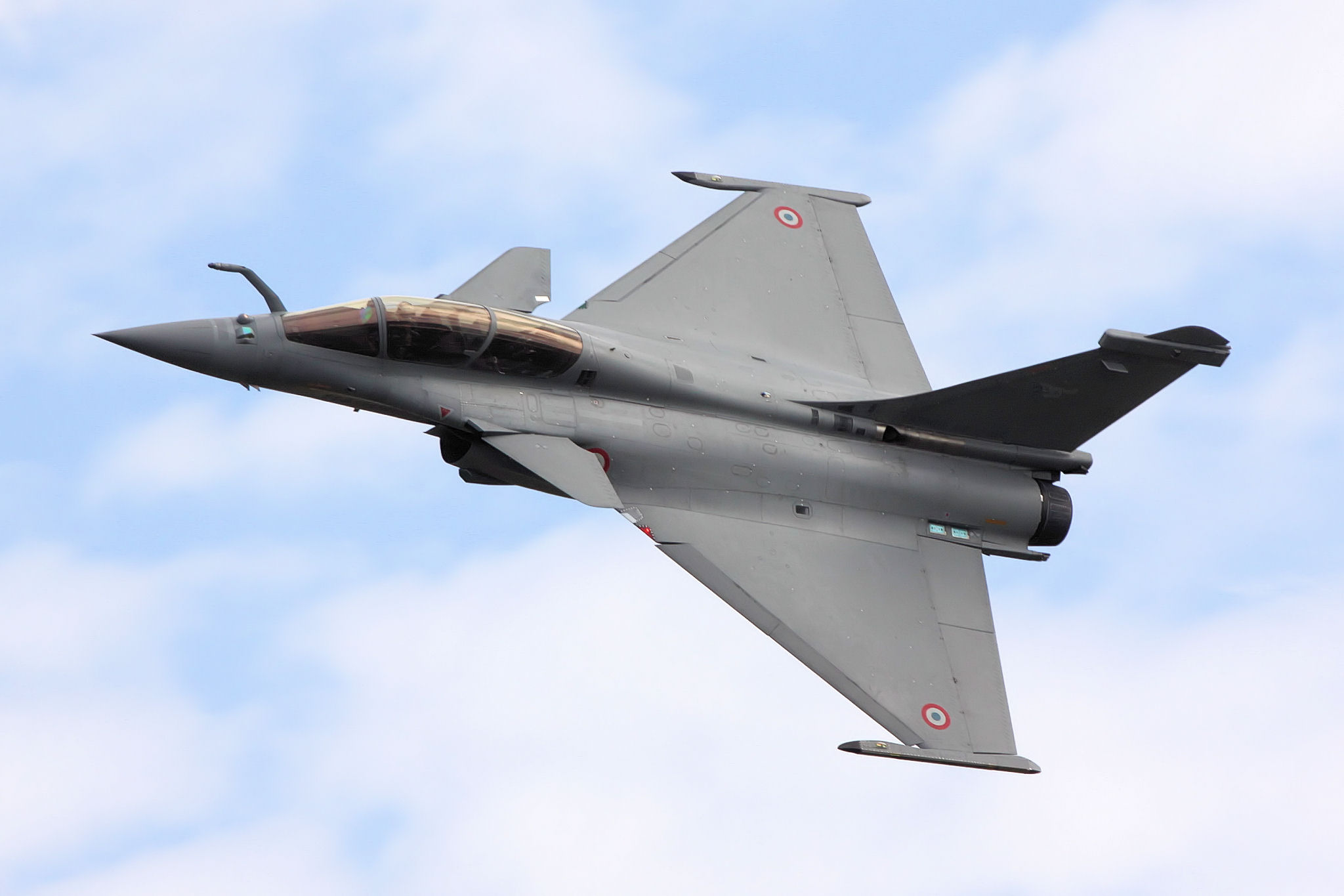Dassault Rafale vs Eurofighter Typhoon Comparison | WebFlite