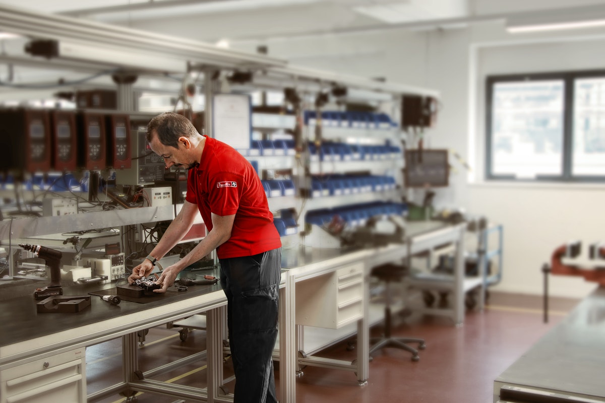 Industrial tool Care, Maintenance & Calibration | Desoutter Tools