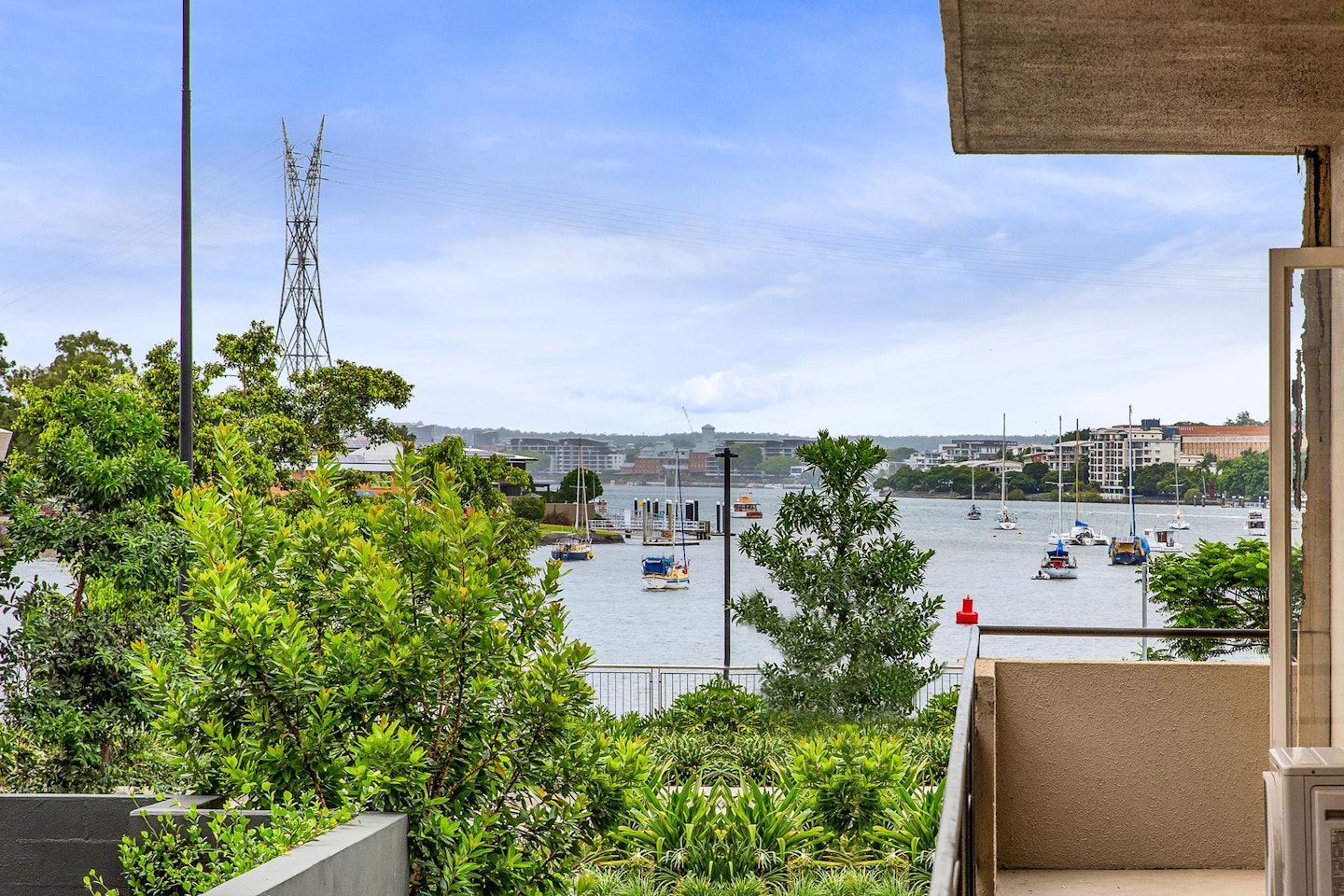 4/136 Kingsford Smith Drive HAMILTON QLD | &Gray