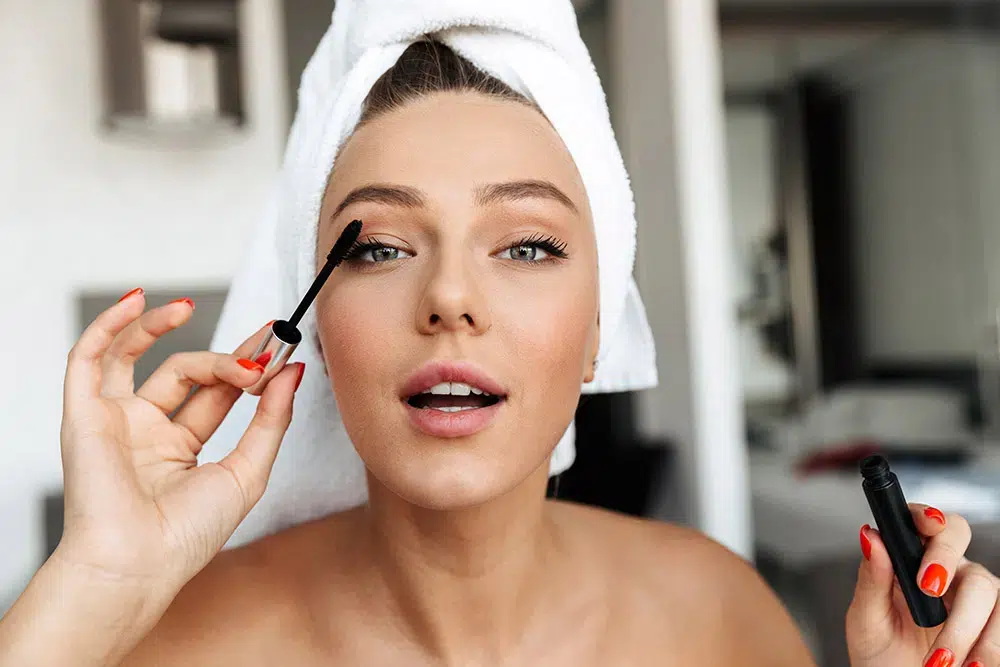 Post-Blepharoplasty Makeup: When Can I Start Wearing Makeup?