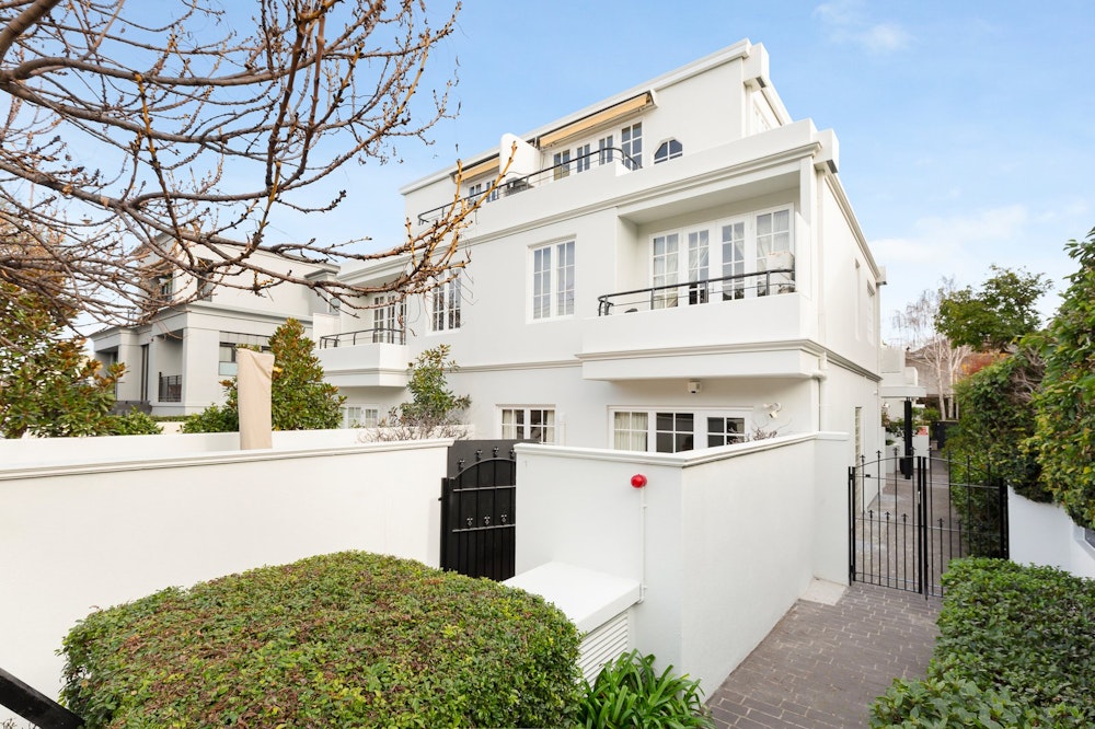 9/105 Mathoura Road, Toorak, 3142 | Marshall White