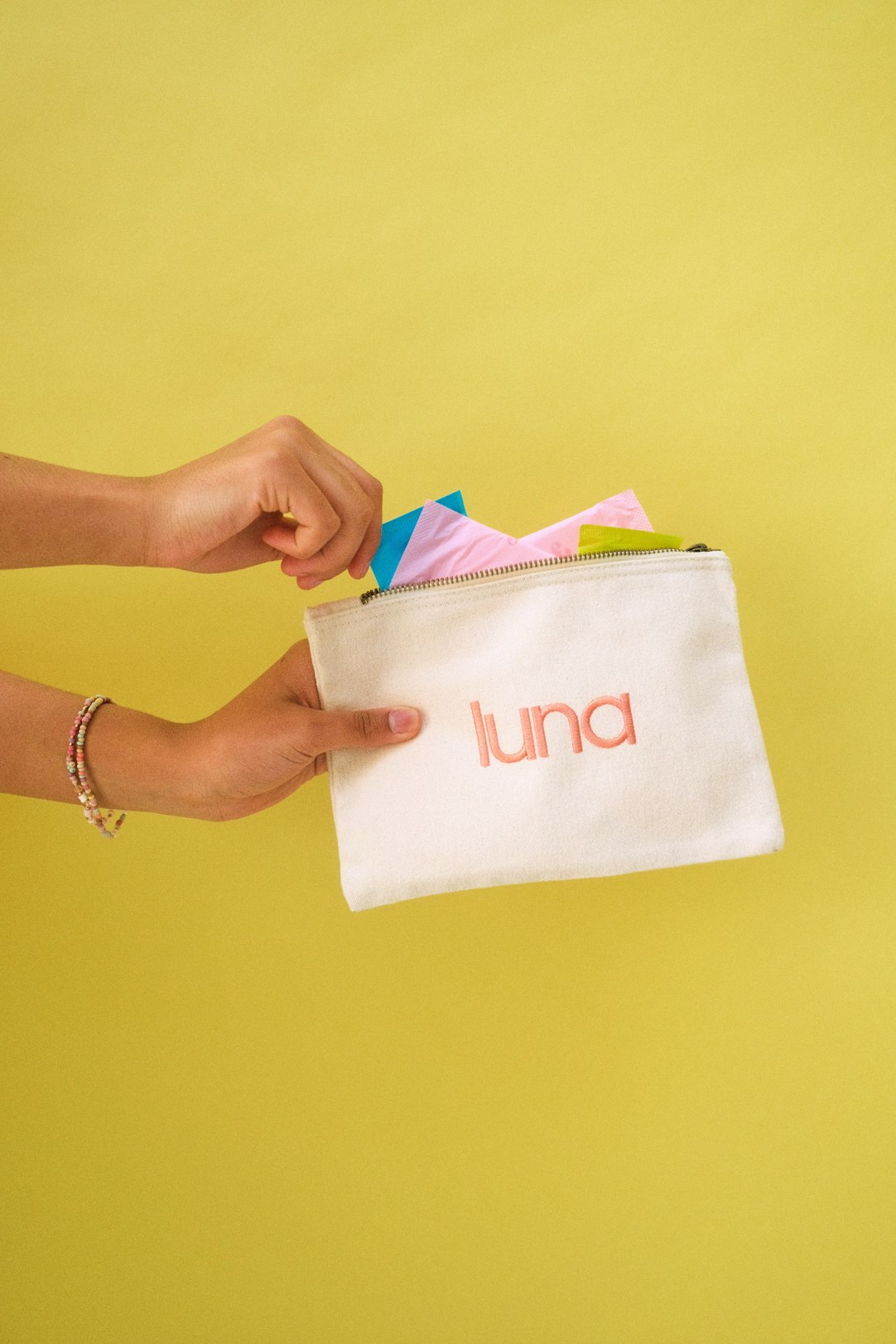 Packing your daughter's first period kit | luna app