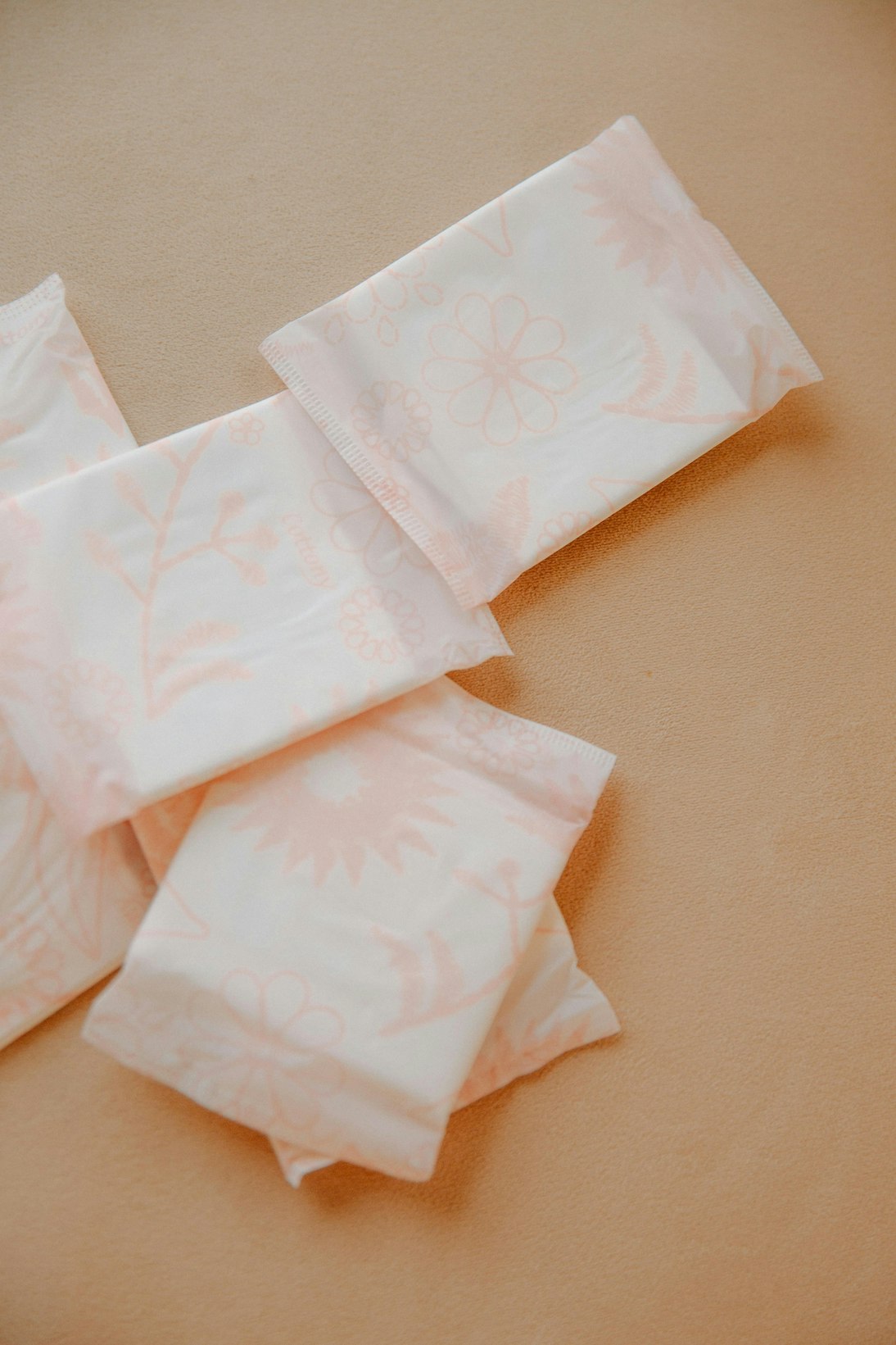 What does a first period look like? Signs parents can look for | luna app