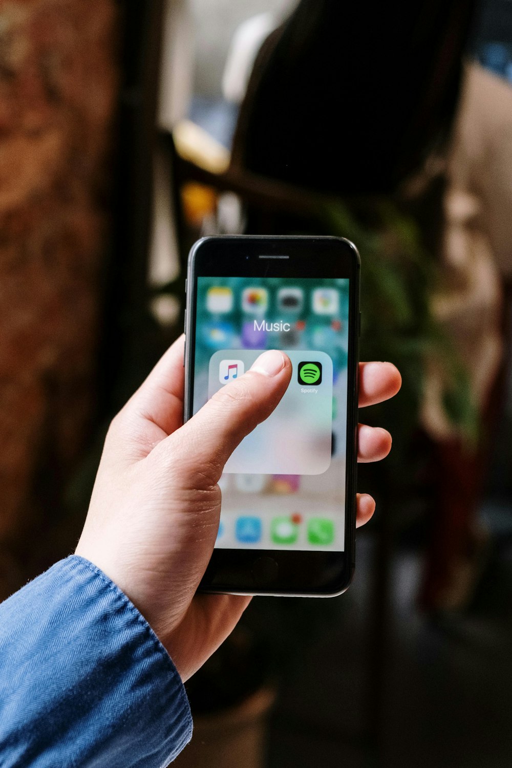 Spotify Messages: the risks explained for parents | luna app