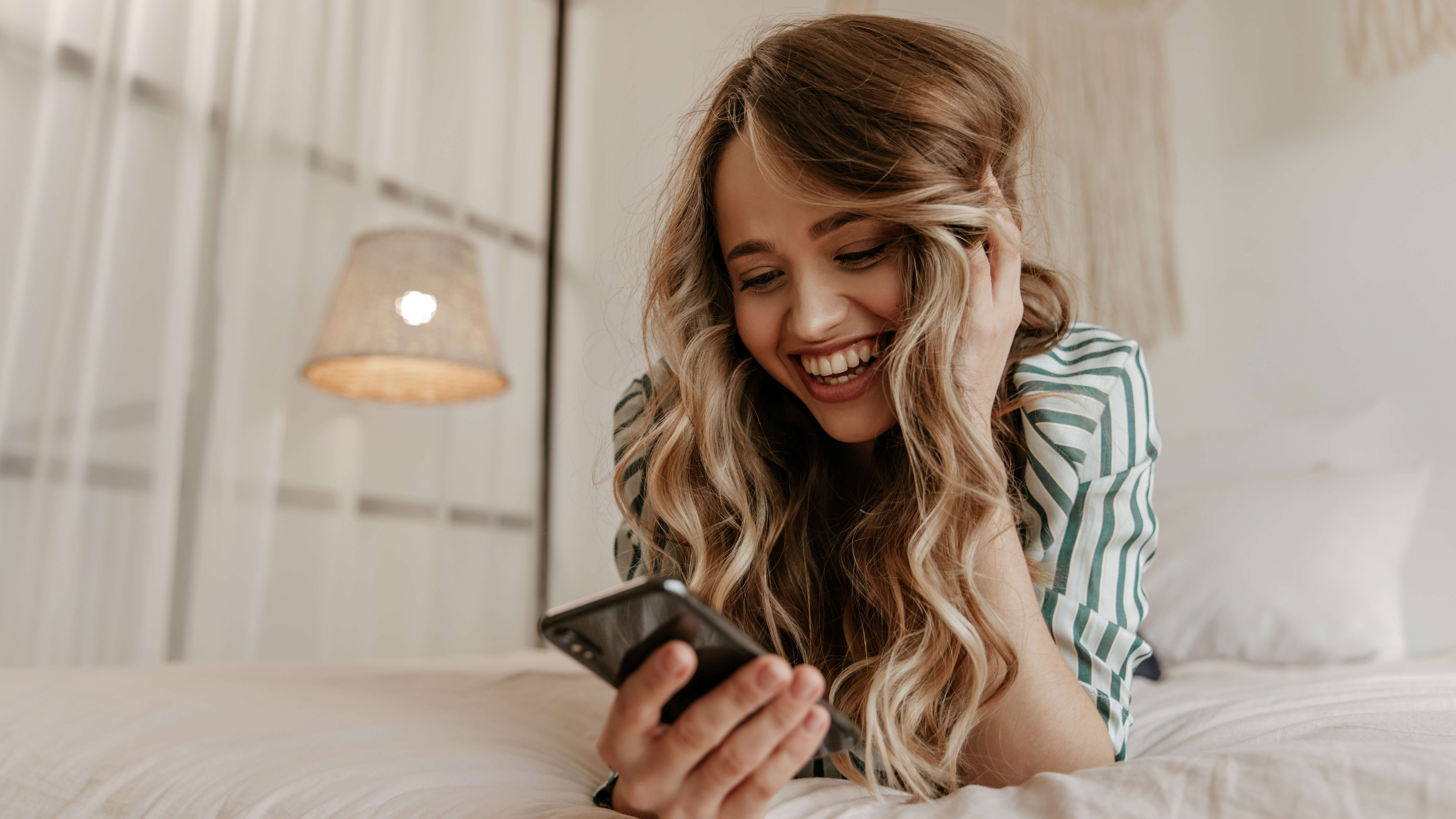 25 Ideas To Spark Conversation On A Dating App | Evie Magazine