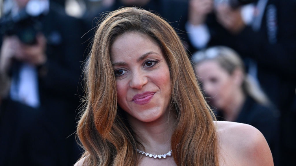 Shakira No Longer Believes In The "Story That A Woman Needs A Man ...