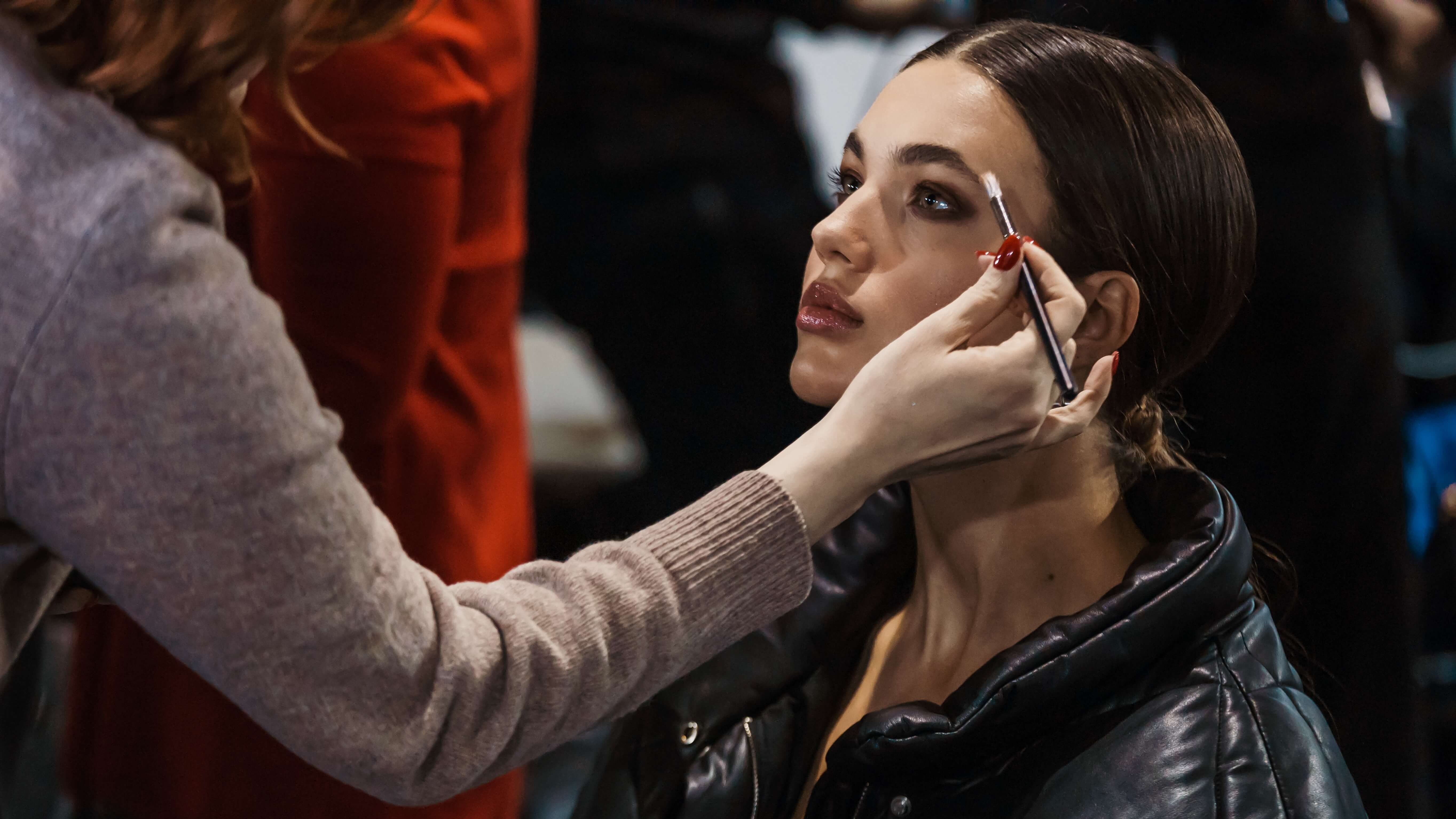 Viral TikTok Video Shows The Dangers Of Dirty Makeup Brushes | Evie ...