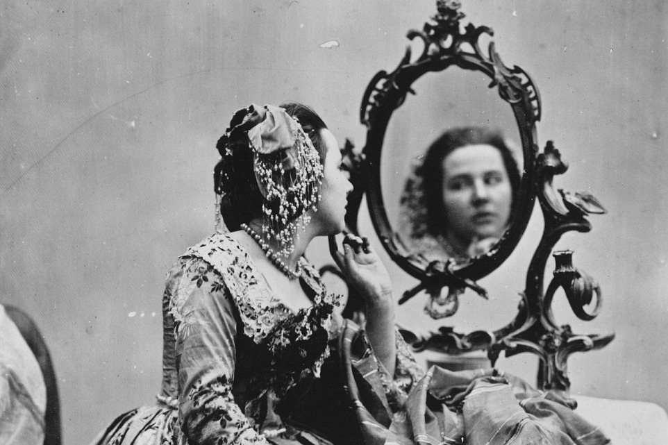 The Wild Beauty Standards Of Victorian England | Evie Magazine