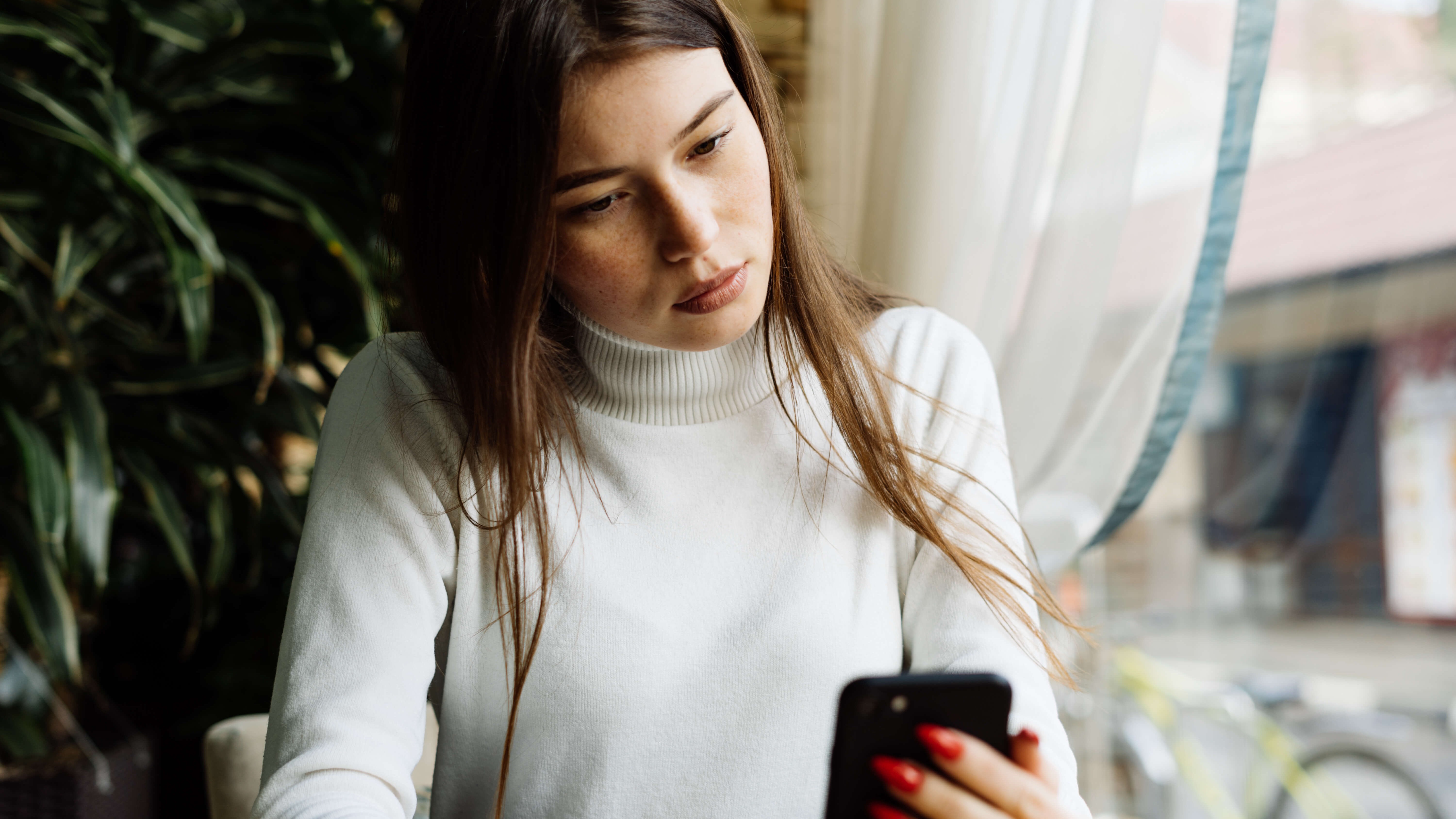 Scrolling On Your Phone For Hours Causes Anxiety And Other Diseases ...