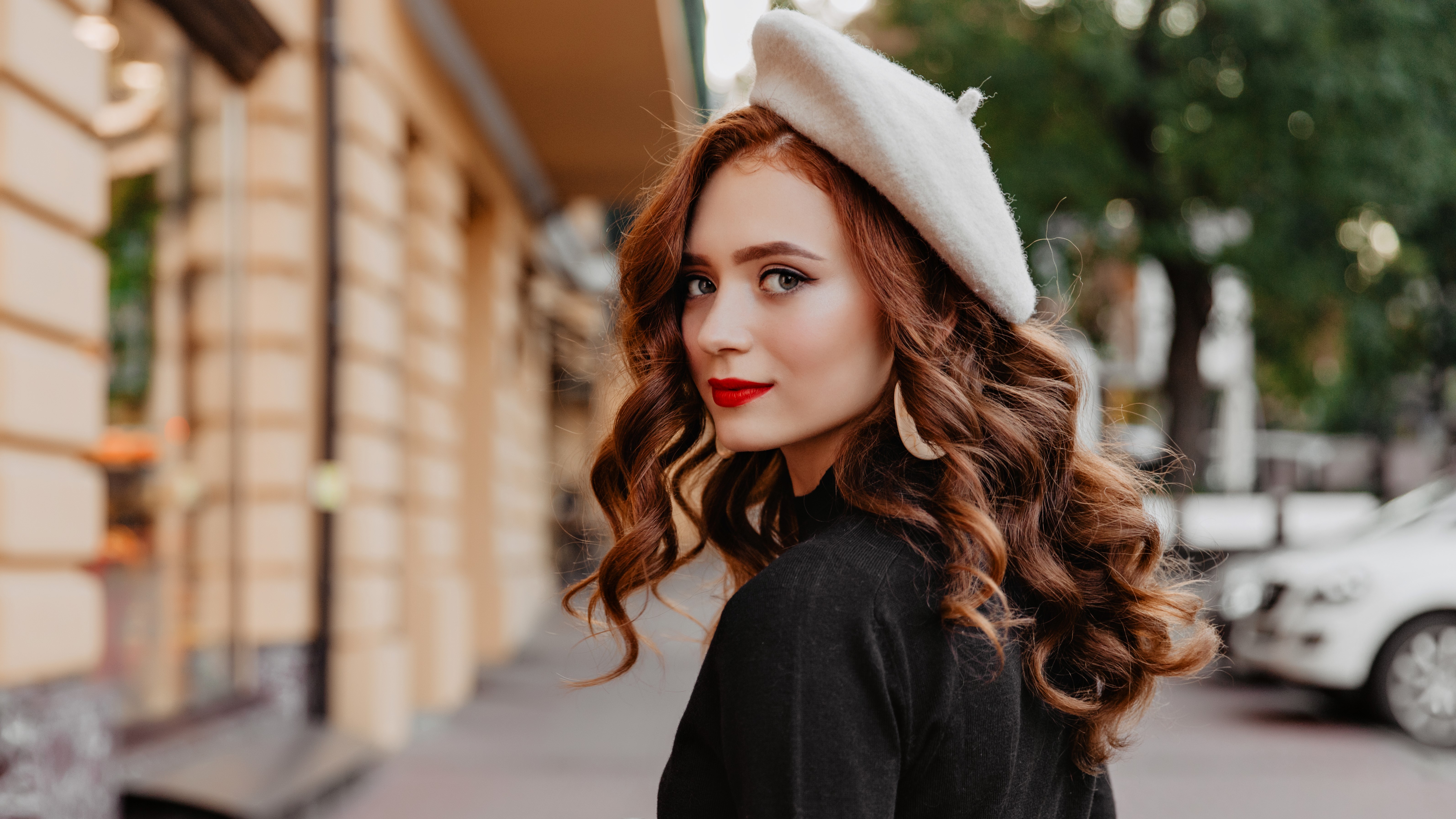 Top 5 Bad Habits Elegant Women Avoid | Evie Magazine