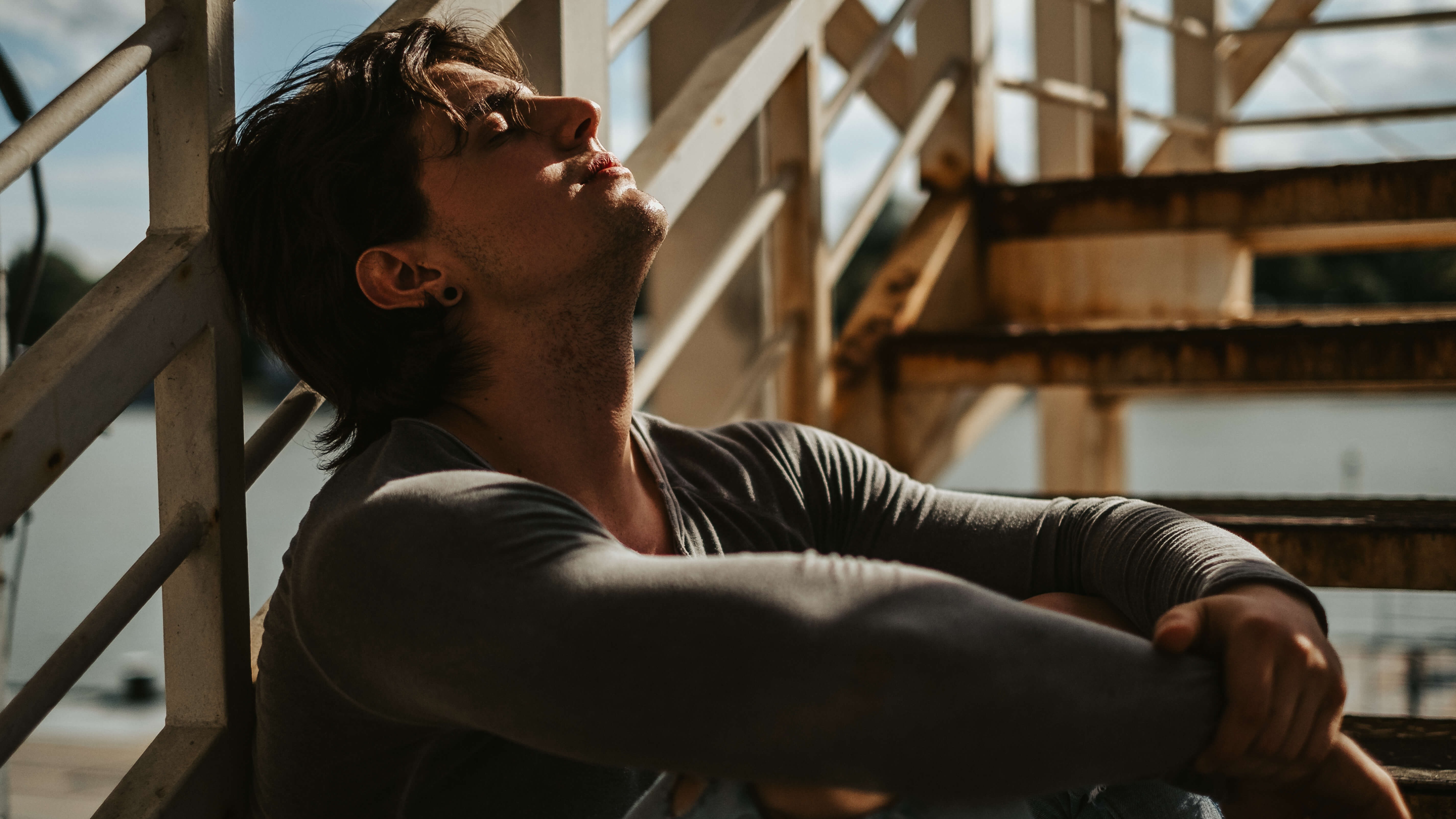 Why Are There More Lonely, Single Men Than Ever Before? | Evie Magazine