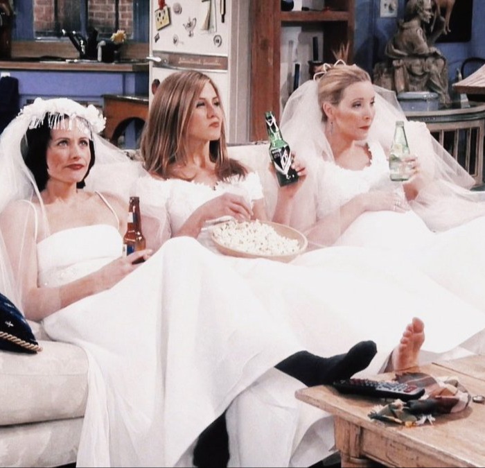 How The Rise Of Sitcoms Damaged Femininity | Evie Magazine