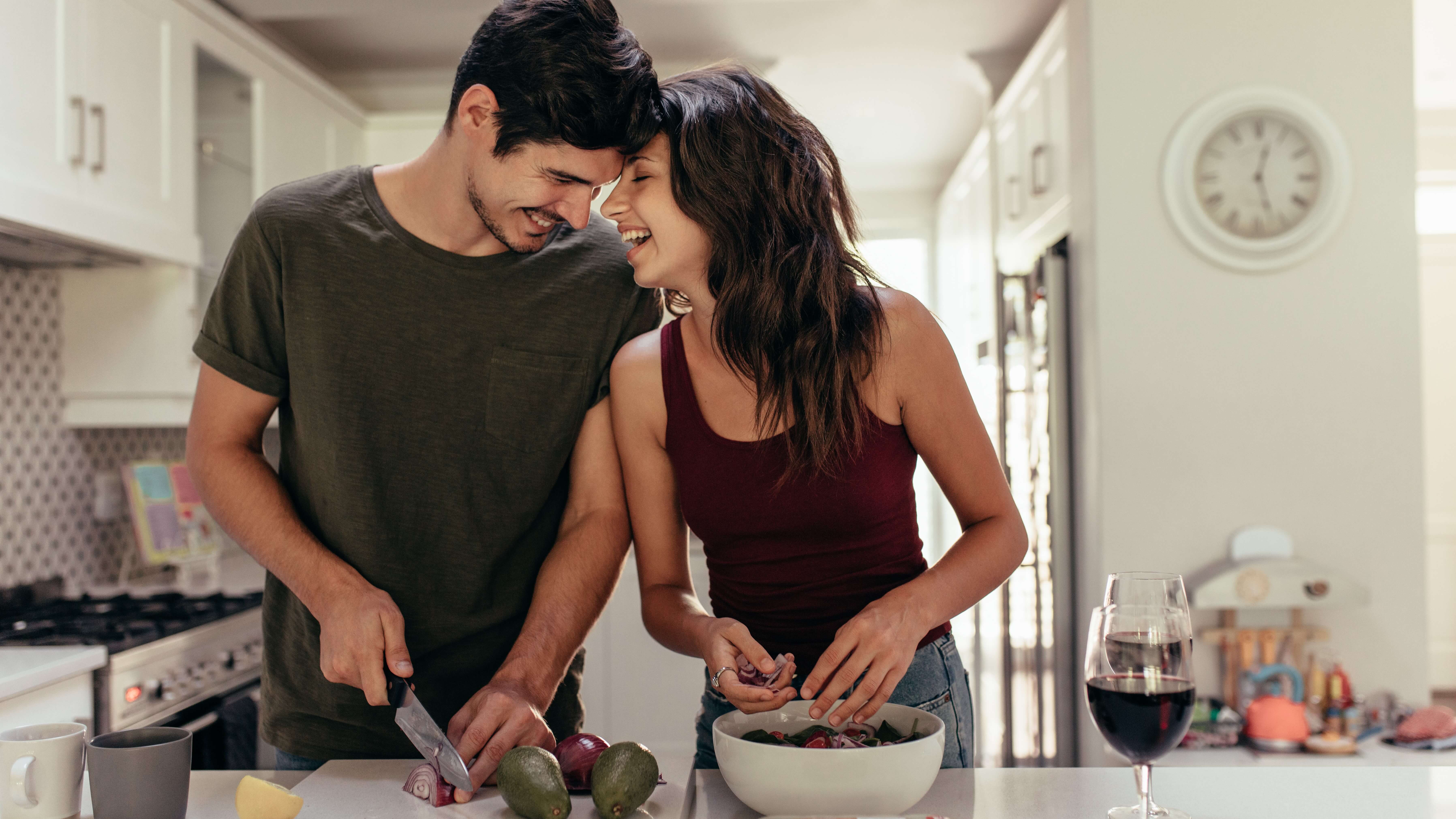 9 Things Busy Couples Do To Stay Connected And In Love | Evie Magazine