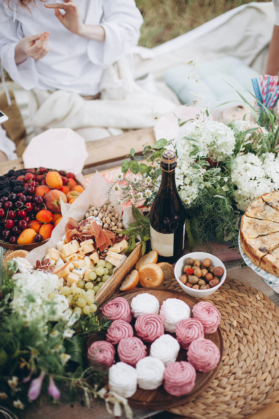 Everything You Need To Throw An Adorable Spring Garden Party | Evie ...