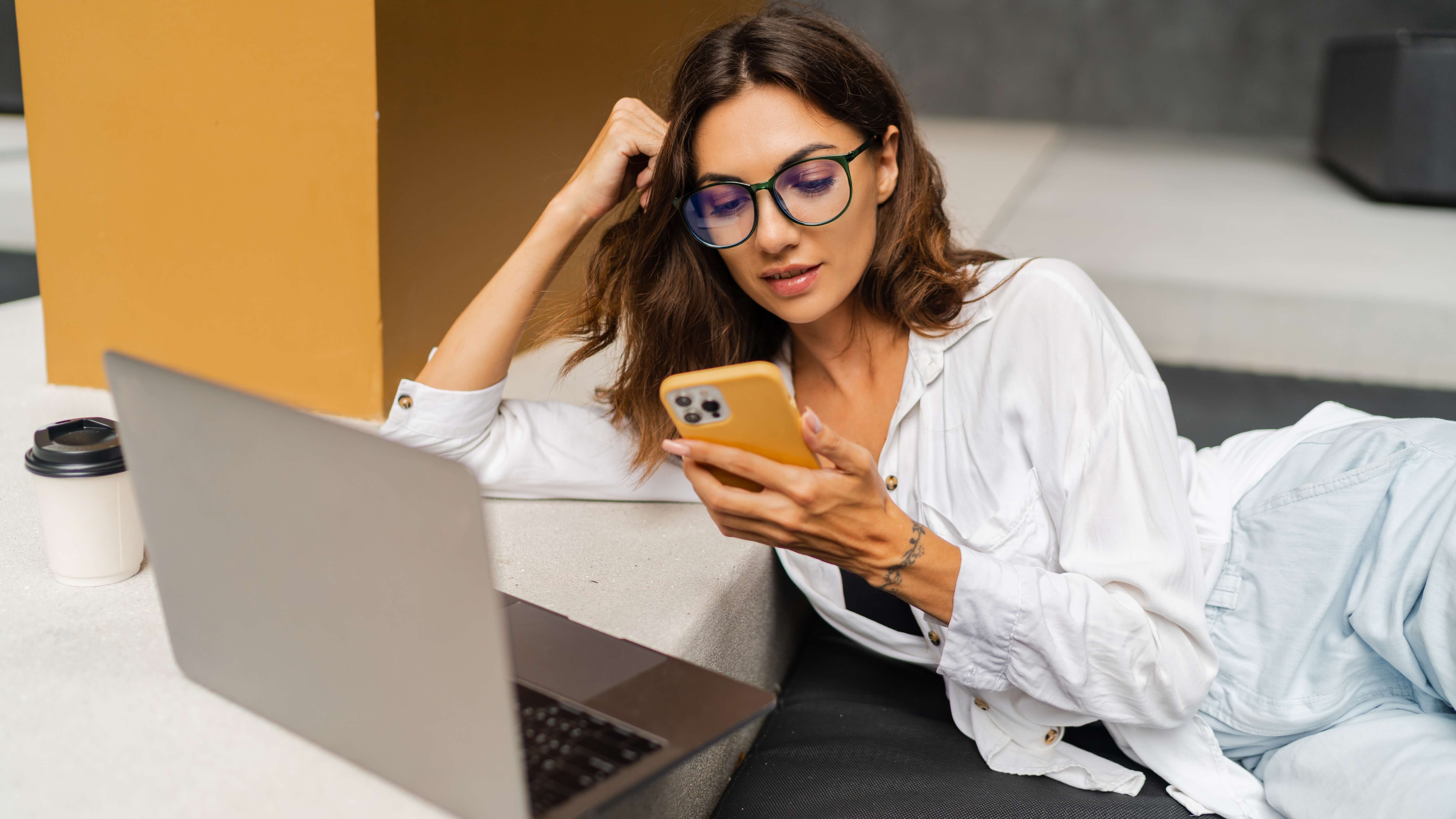 How To Productively Use Your Downtime At Work | Evie Magazine