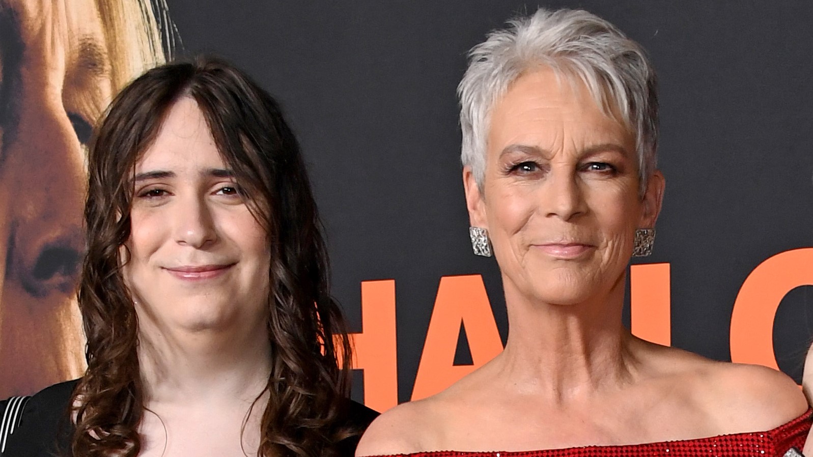 Jamie Lee Curtis Gives Oscar Trophy “They/Them” Pronouns To Honor Son ...