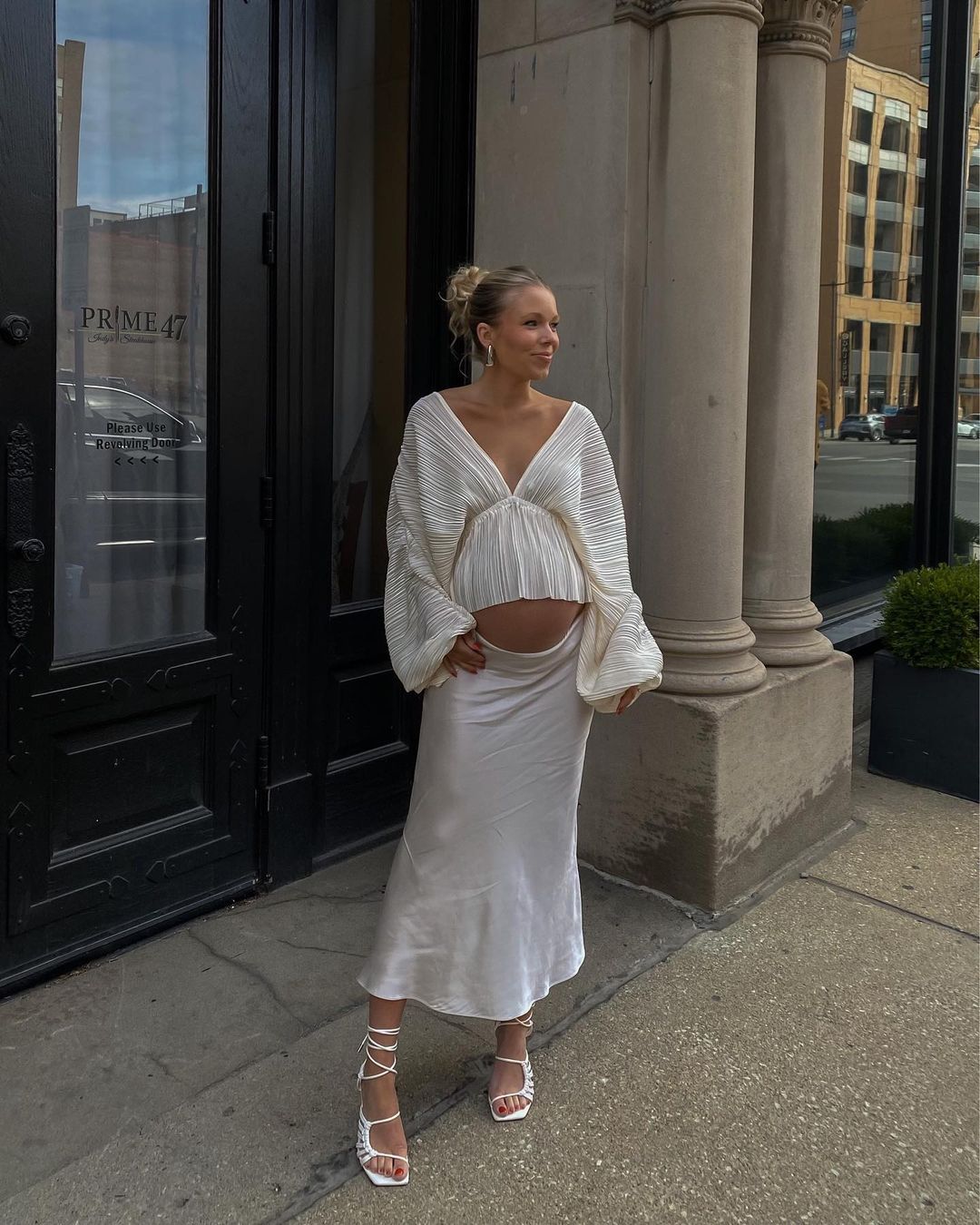 25 Stylish Maternity Outfits You Wouldn’t Catch Our Moms In | Evie Magazine