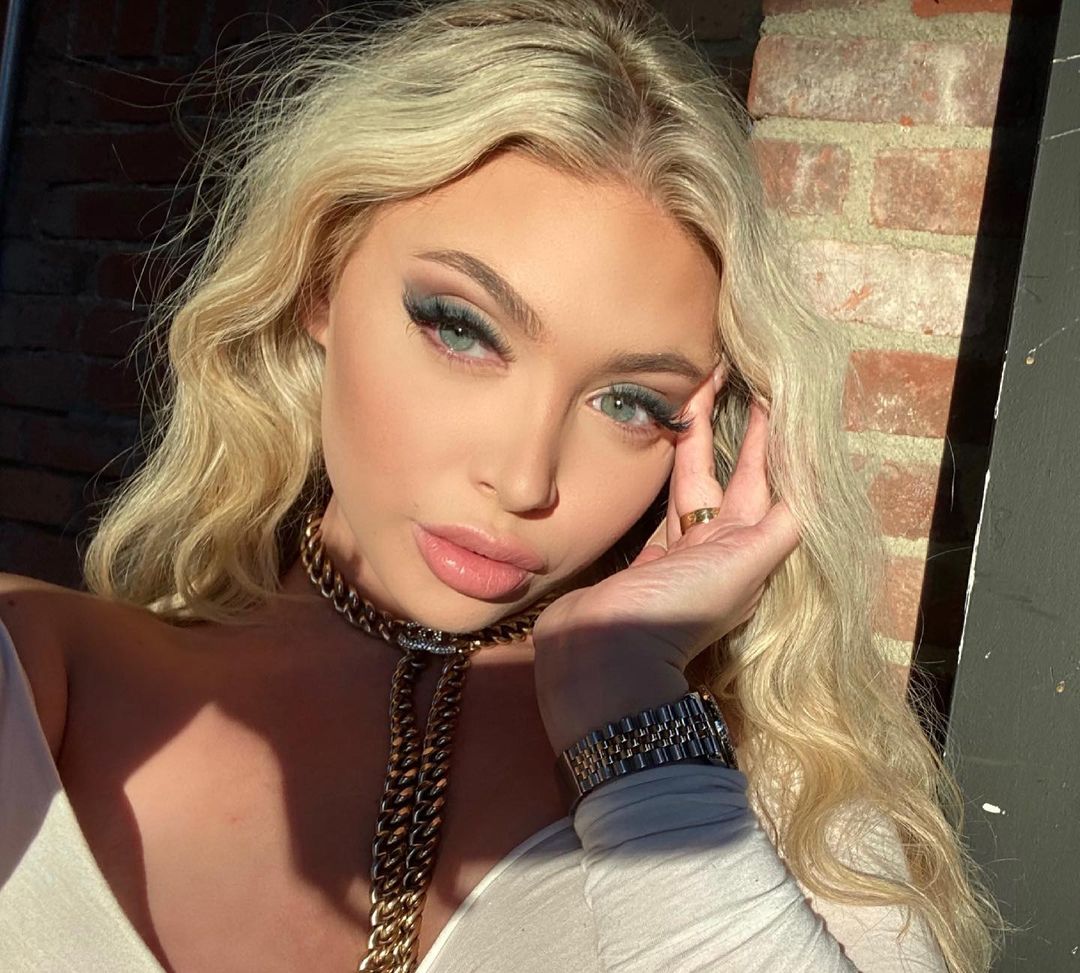 Woman Who Flashed NYC-Dublin Portal Was The Same Woman Who Licked A ...