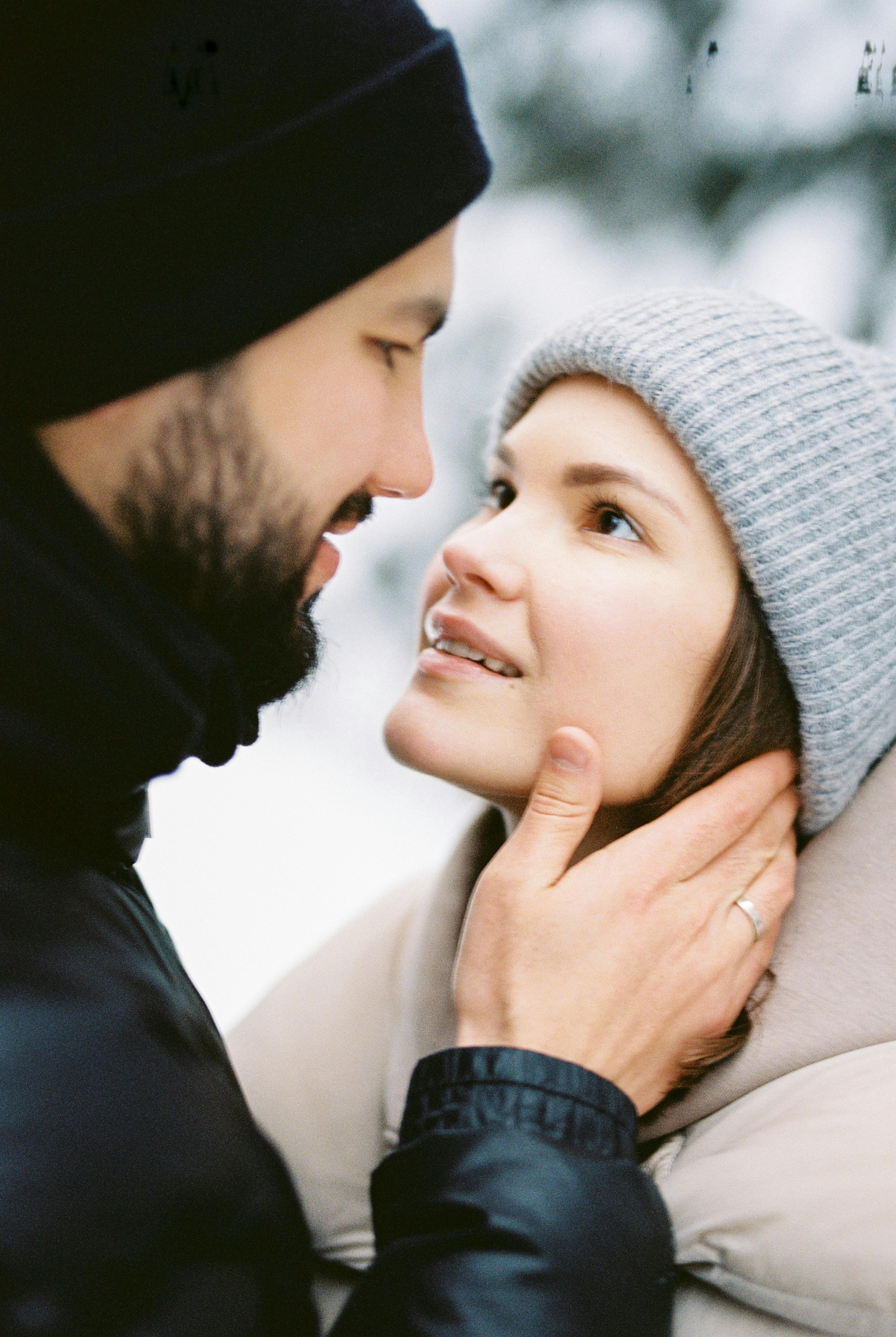 7 Ways To Tell If You’re In Love Or In Desperation | Evie Magazine