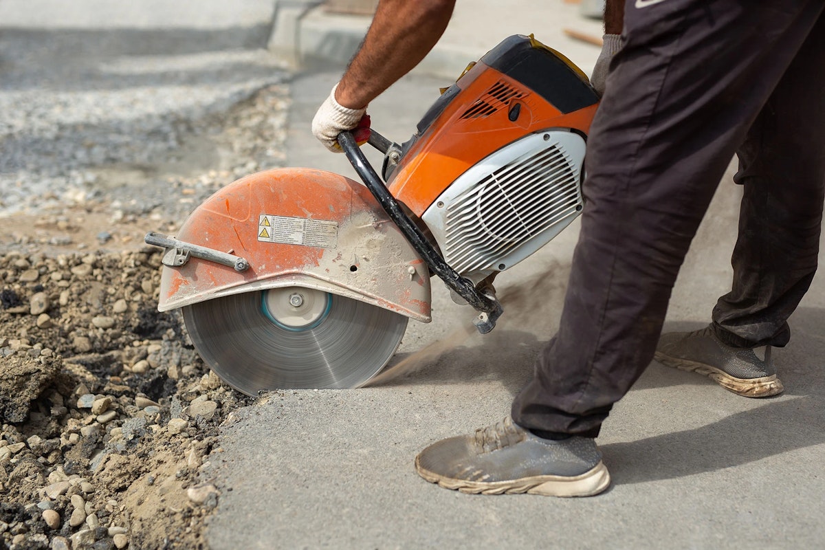 Asphalt cutting store
