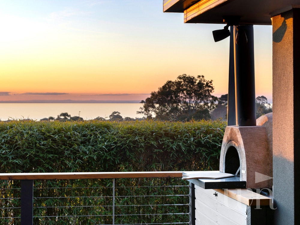 8 Cornwall Crescent, Mount Martha VIC 3934