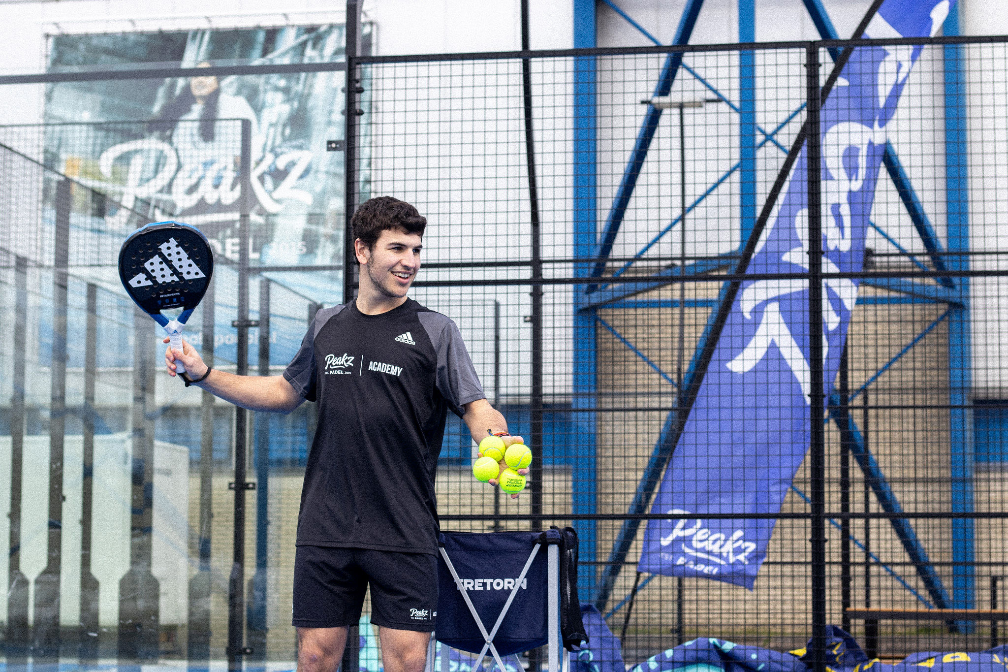 Peakz Padel: Padel in Amsterdam West bij Peakz Padel Sloterdijk | Boek
