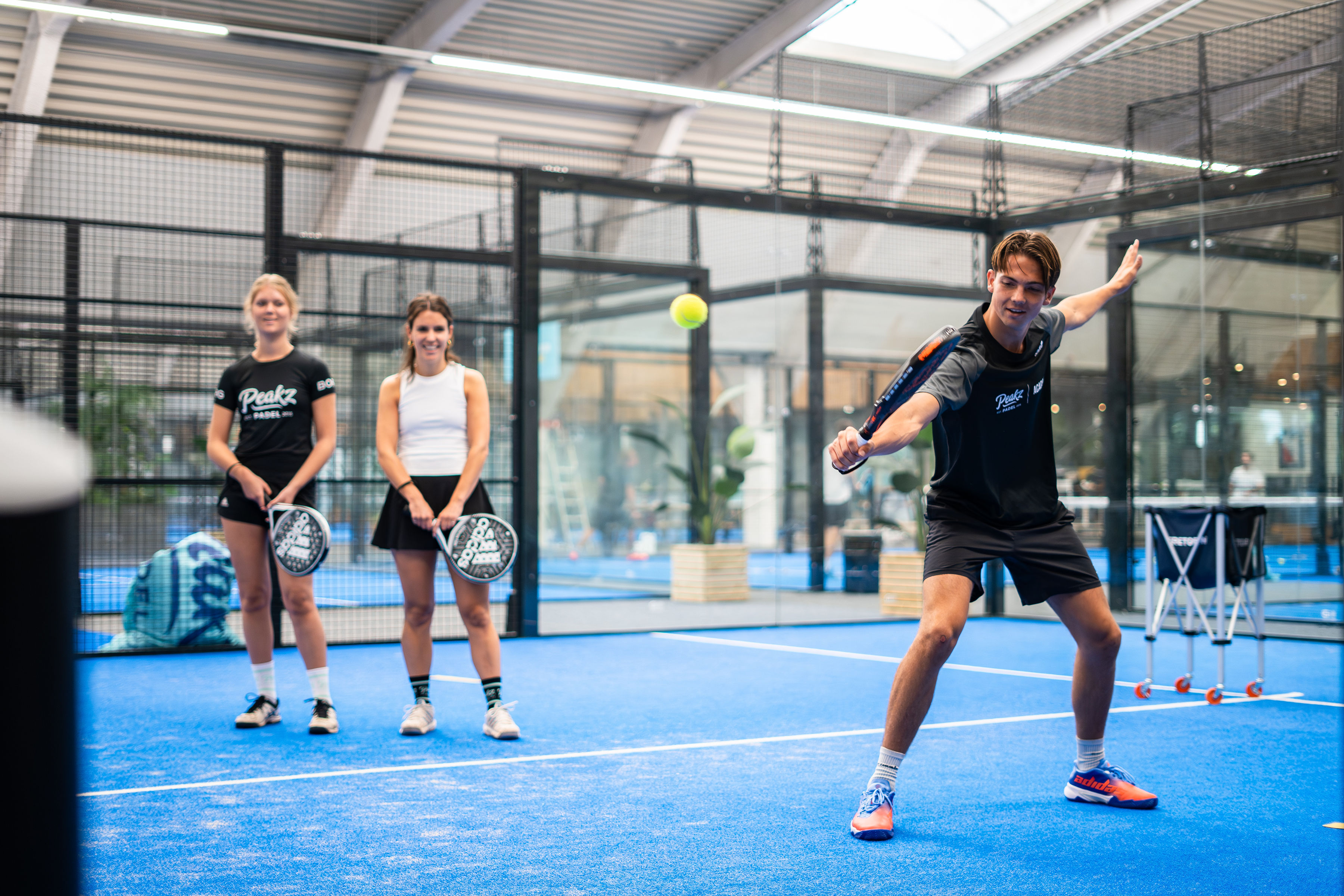 Verschillende lesreeks bij Peakz Padel | Boek je les