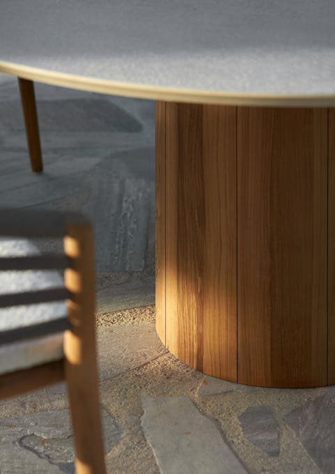 Regaliz Table – Sculptural Elegance| Royal Botania