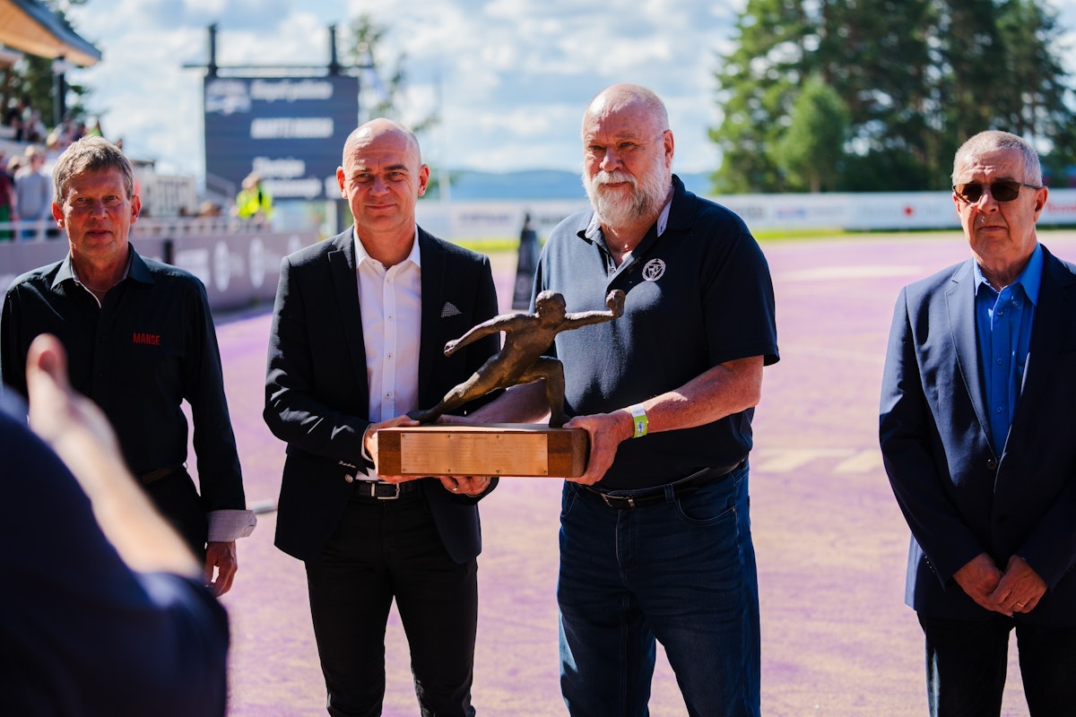 Mikä on vuosittain Itä-Lännessä jaettava Vimpeli-palkinto?