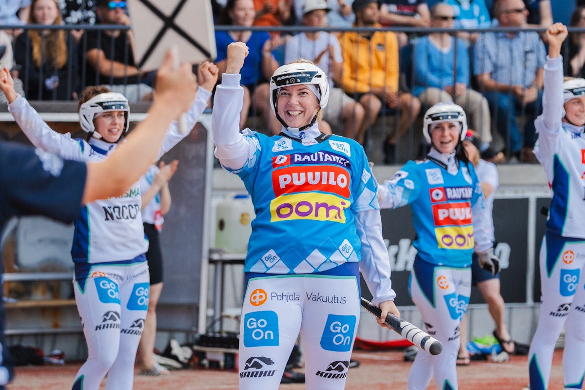 Ota koppi Supersähköstä ja tue naisten pesistä!