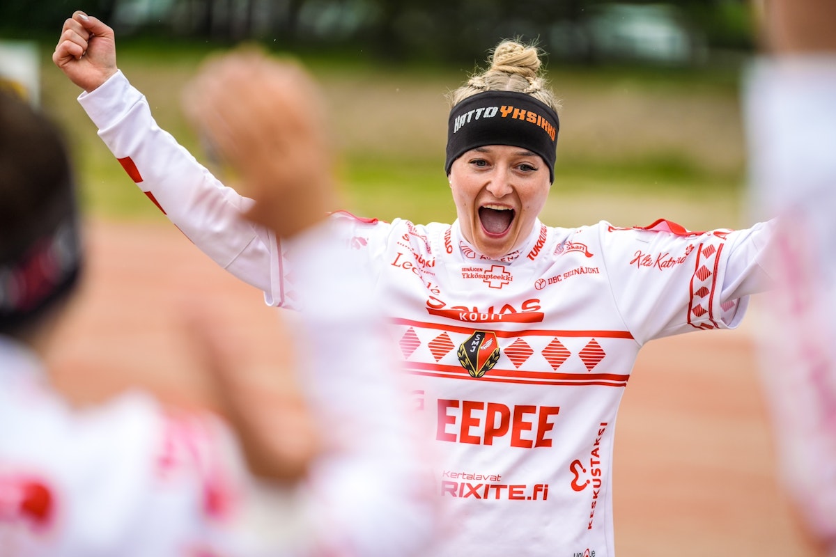 Kaikkien aikojen pelaajia ja runsaasti kokemusta naisten Itä-Länsi-otteluun
