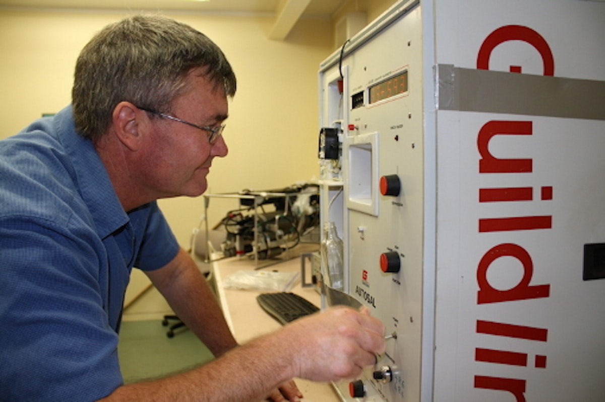 Dr Phil Sutton in the lab — Science Learning Hub