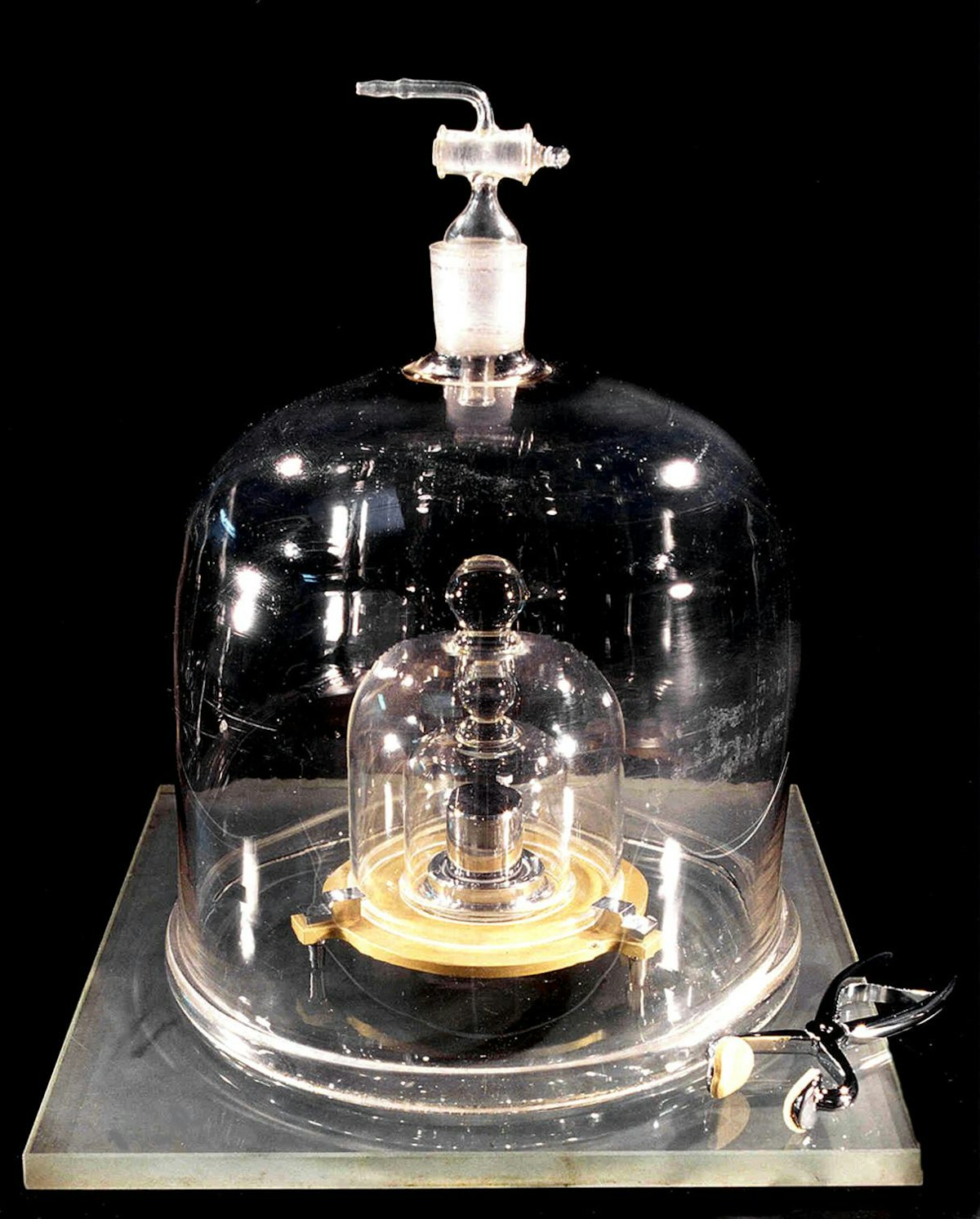 IPK housed in nested bell jars — Science Learning Hub
