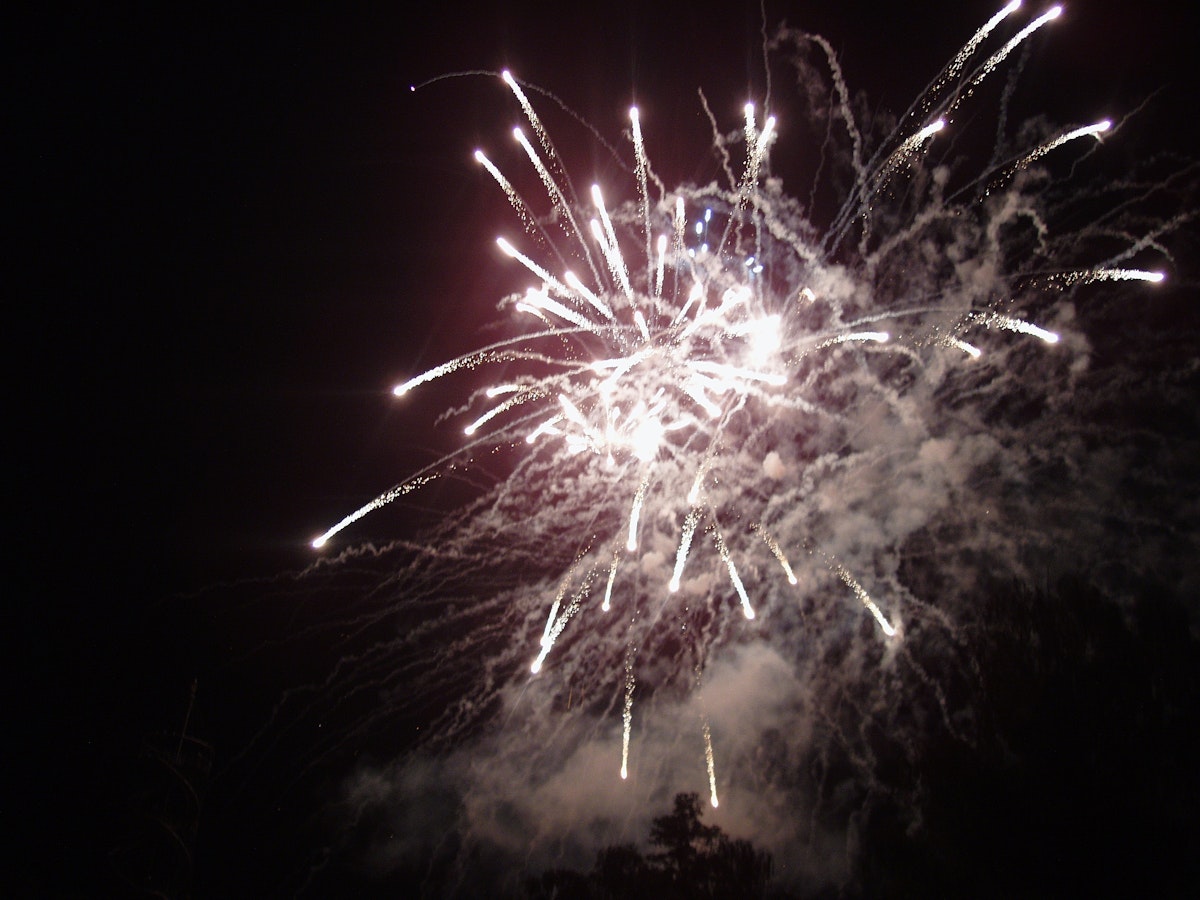 White fireworks — Science Learning Hub
