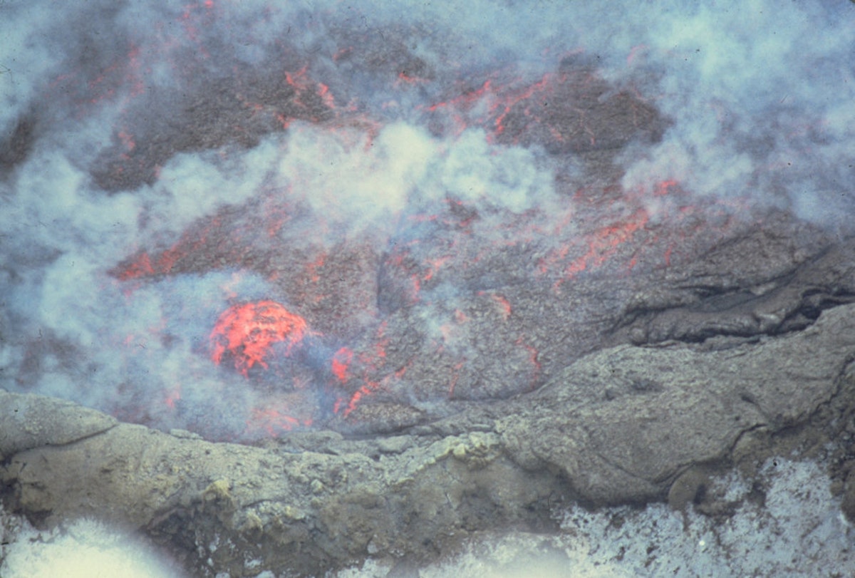 Active lava lake — Science Learning Hub