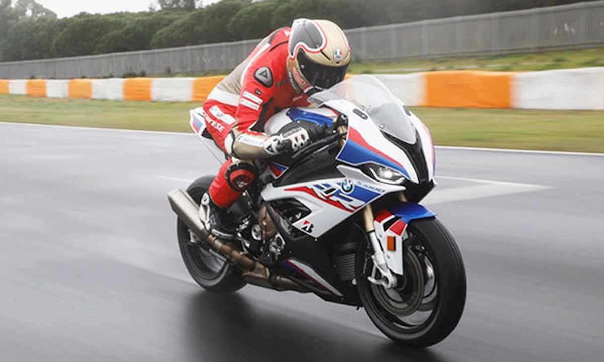 BMW S 1000 RR (2019) - Review | The best yet?