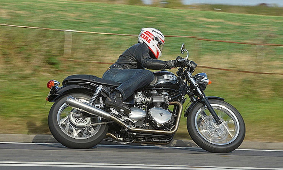 Triumph Thruxton 900 (2003-2015) : [ Review & Buying Guide ]